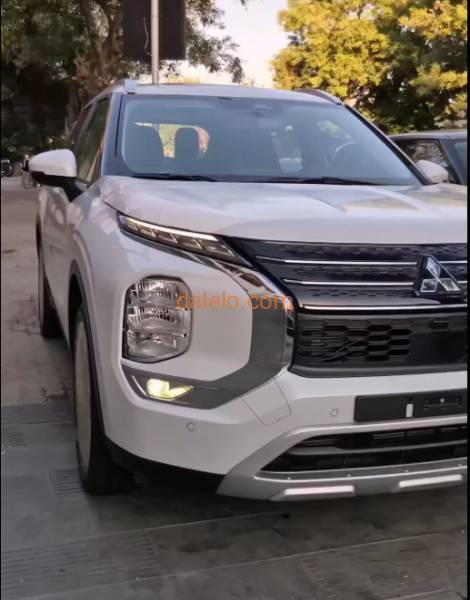 Mitsubishi / Outlander (4WD)